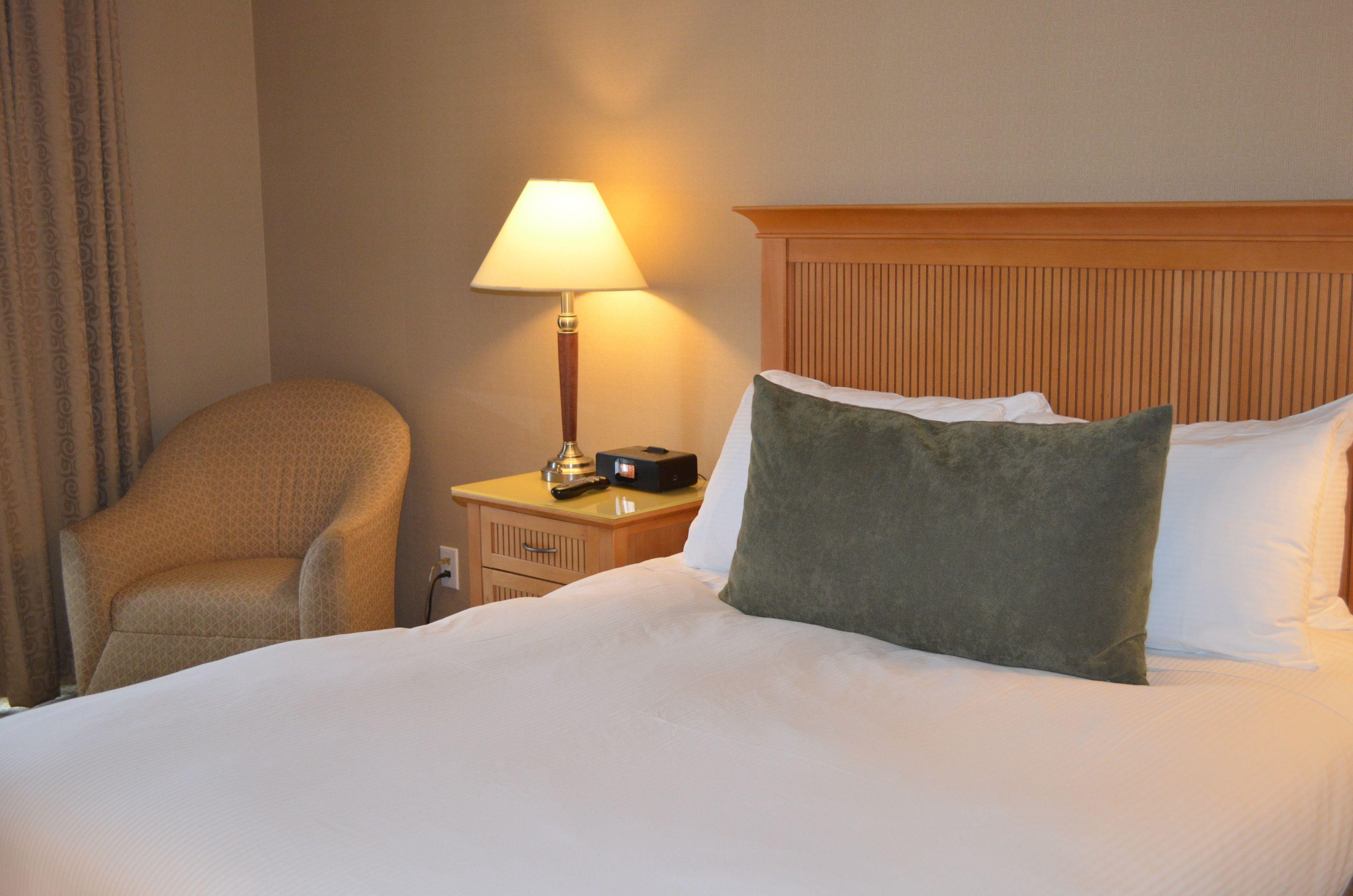 HOTEL COAST CAPRI | ⋆⋆⋆ | KELOWNA, CANADA | SEASON DEALS FROM $141