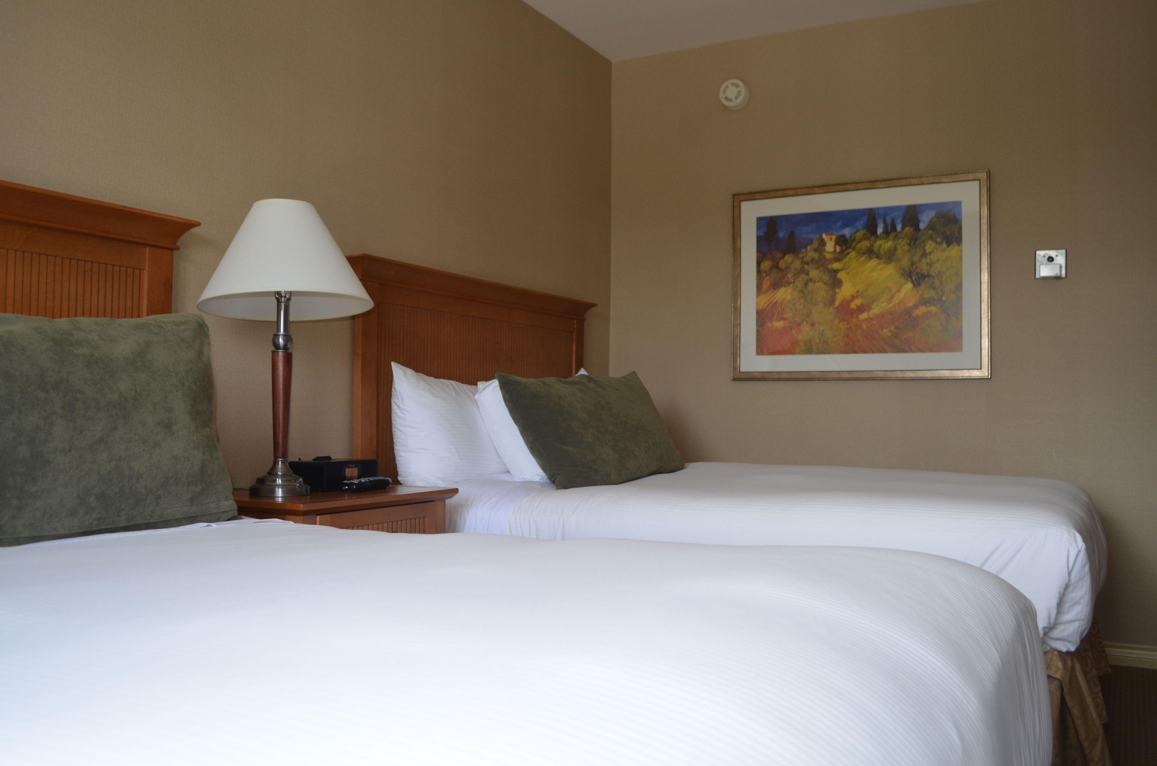 HOTEL COAST CAPRI | ⋆⋆⋆ | KELOWNA, CANADA | SEASON DEALS FROM $141