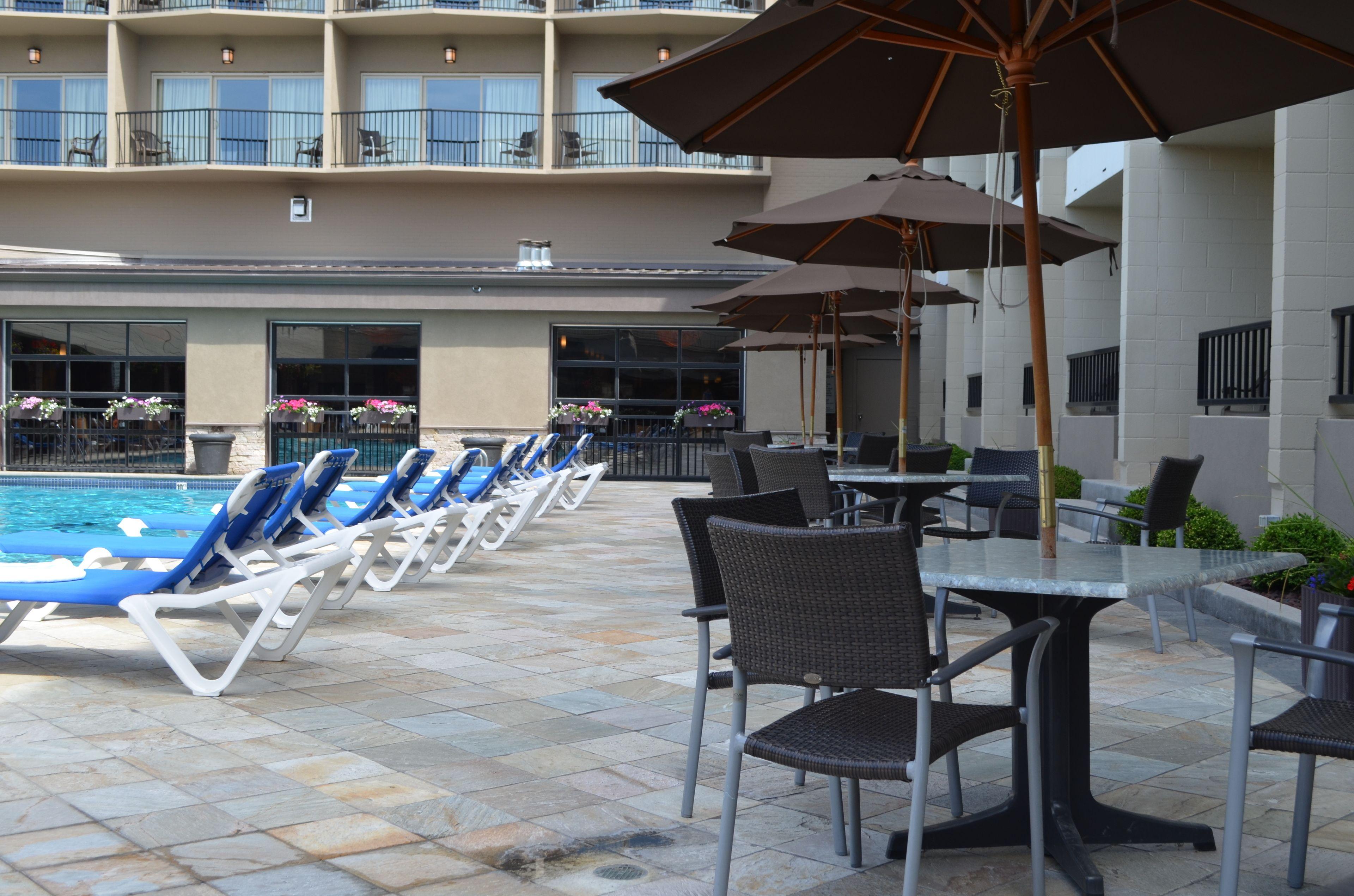 HOTEL COAST CAPRI | ⋆⋆⋆ | KELOWNA, CANADA | SEASON DEALS FROM $141