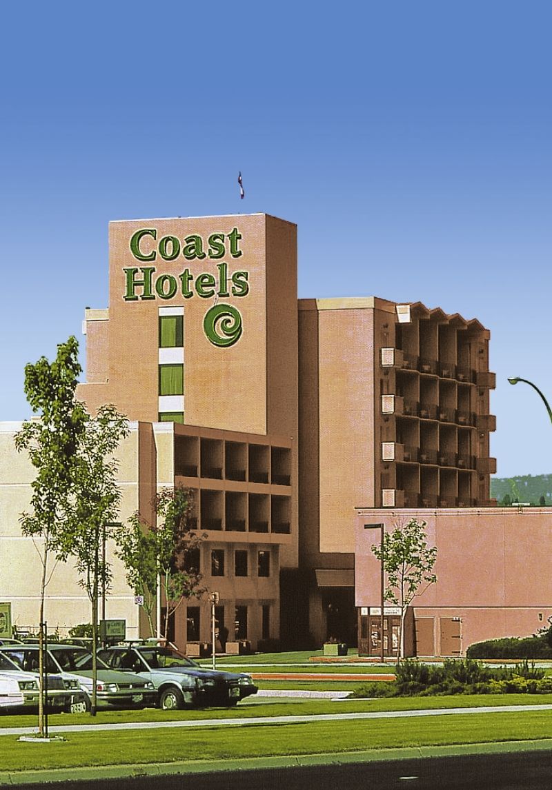 HOTEL COAST CAPRI | ⋆⋆⋆ | KELOWNA, CANADA | SEASON DEALS FROM $141